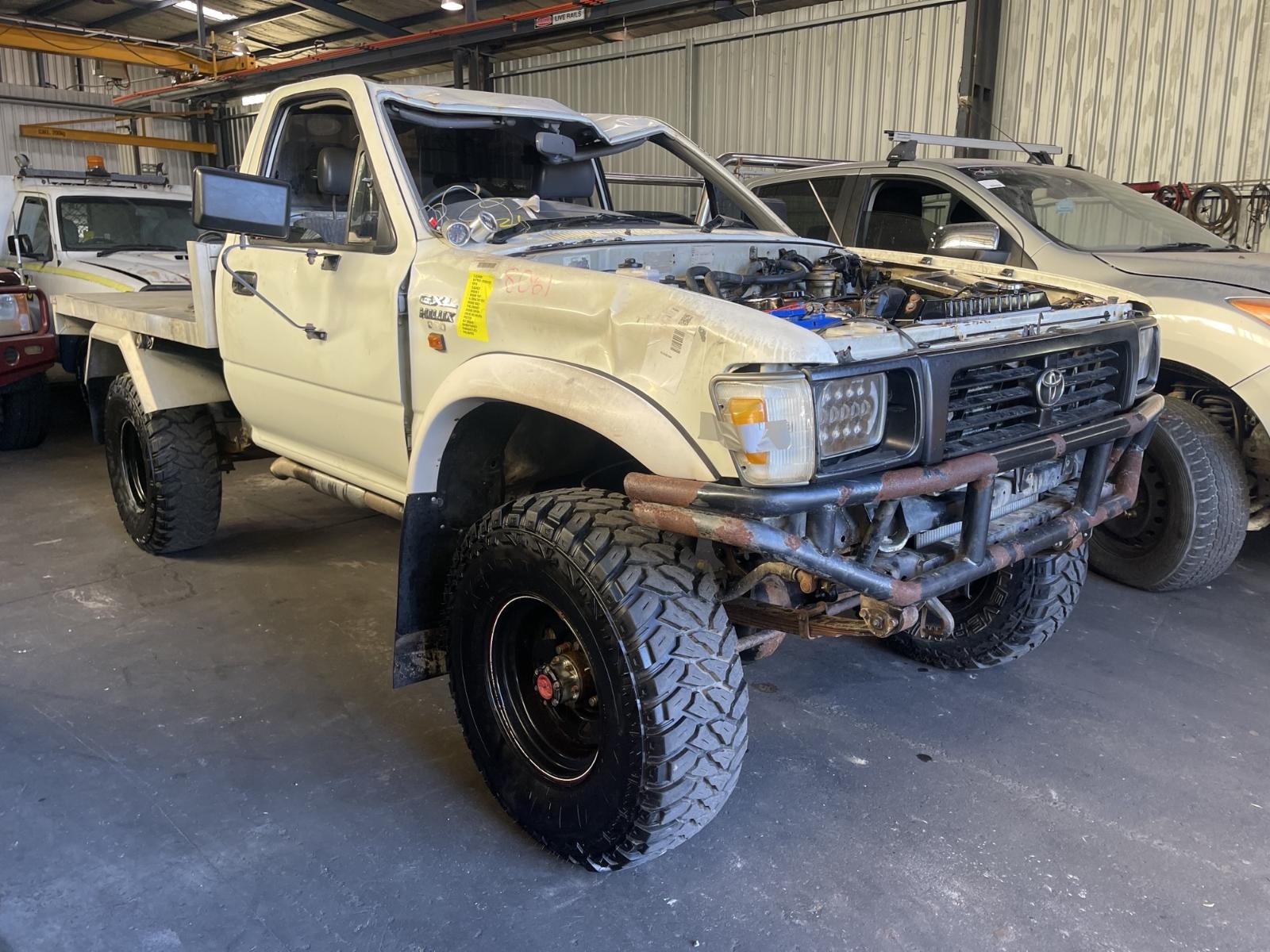 Front Panhard Rod Hilux Toyota 1996