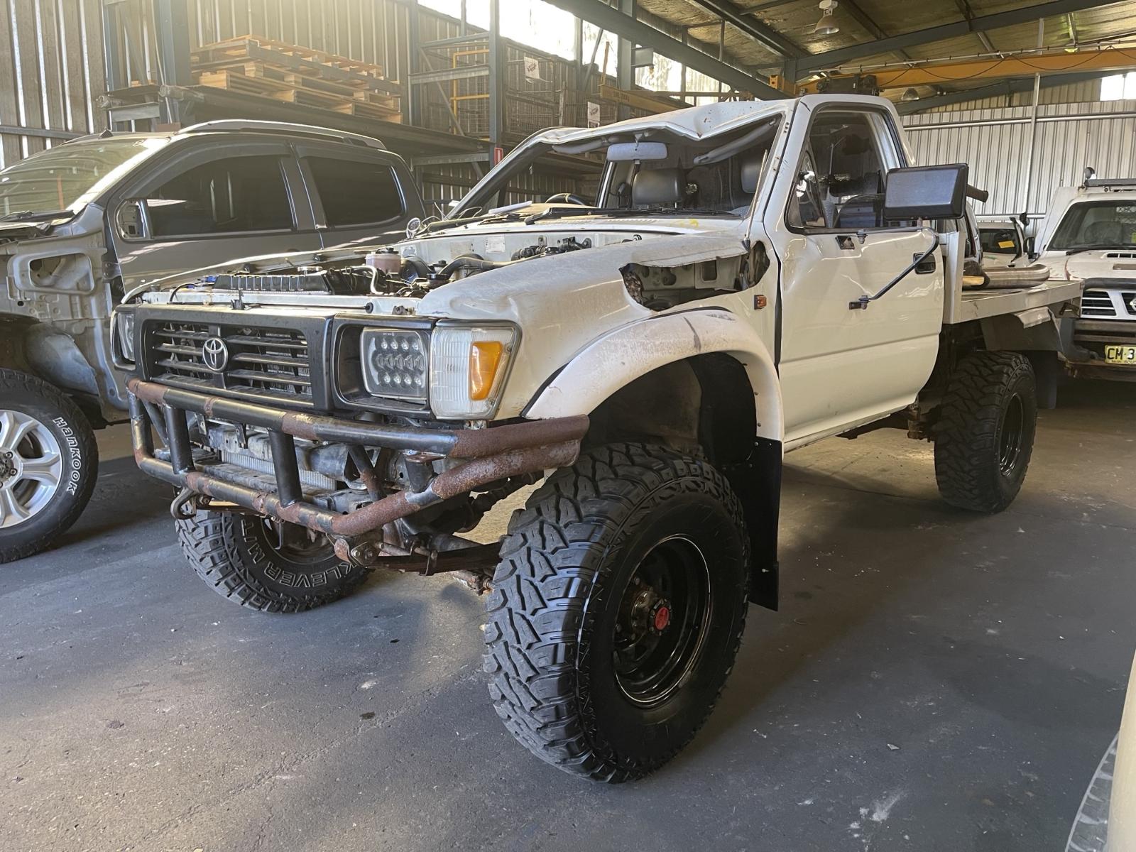 Front Panhard Rod Hilux Toyota 1996
