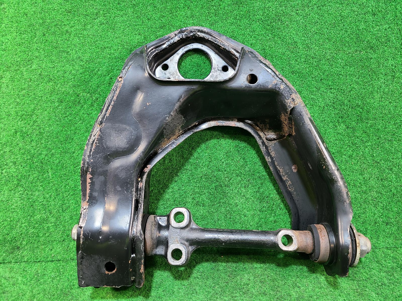 Right Front Upper Control Arm Hilux Toyota 1997