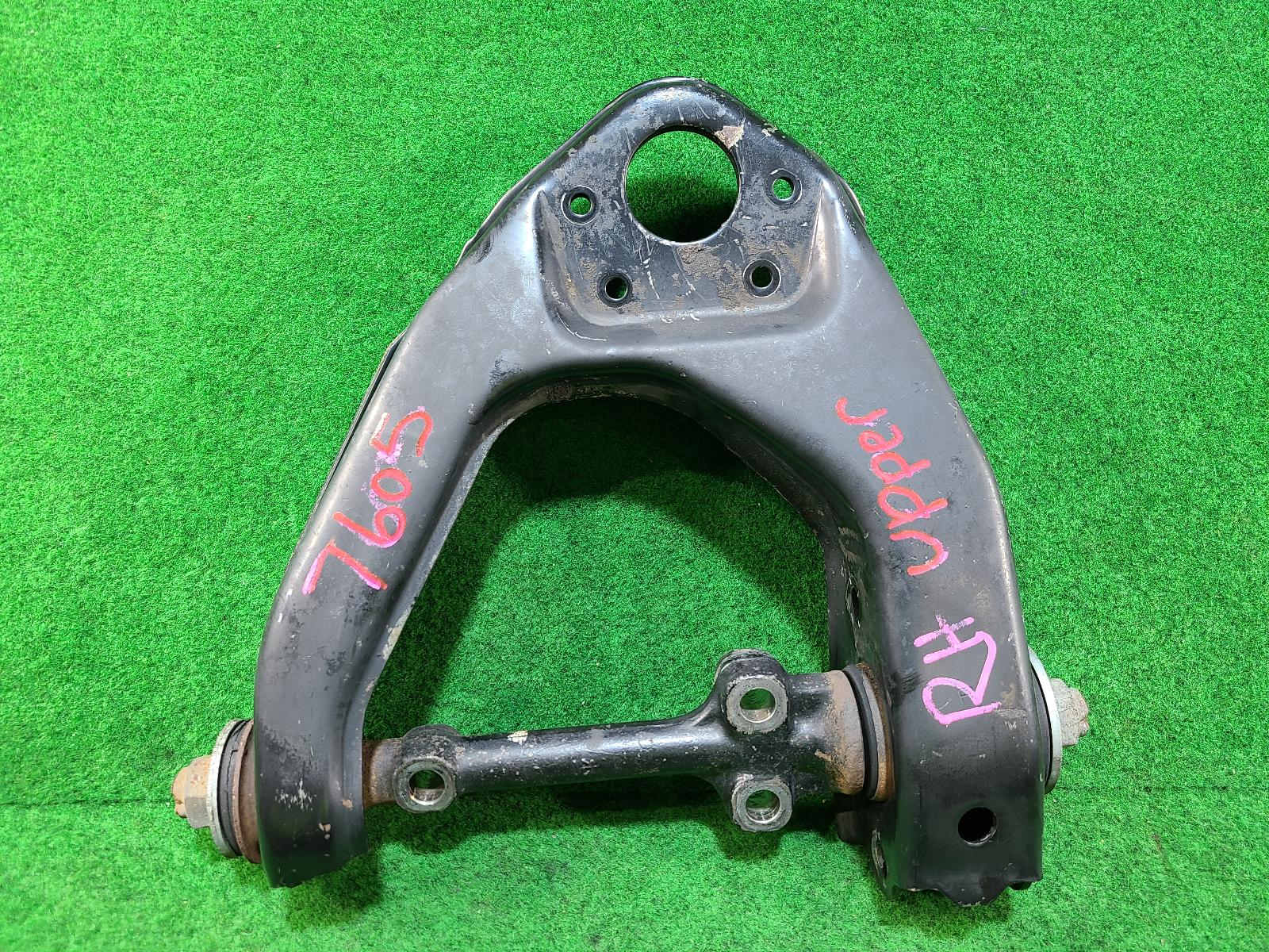 Right Front Upper Control Arm Hilux Toyota 1997