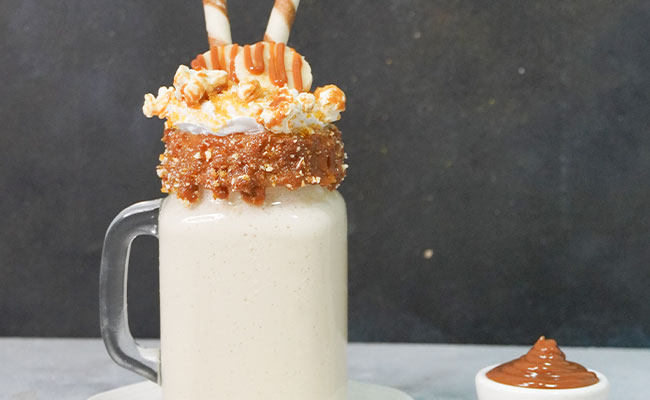BANANA CARAMEL SHAKE