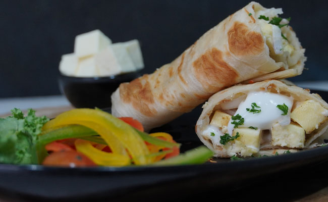 PANEER CHEESE MELT PAROTTA ROLL