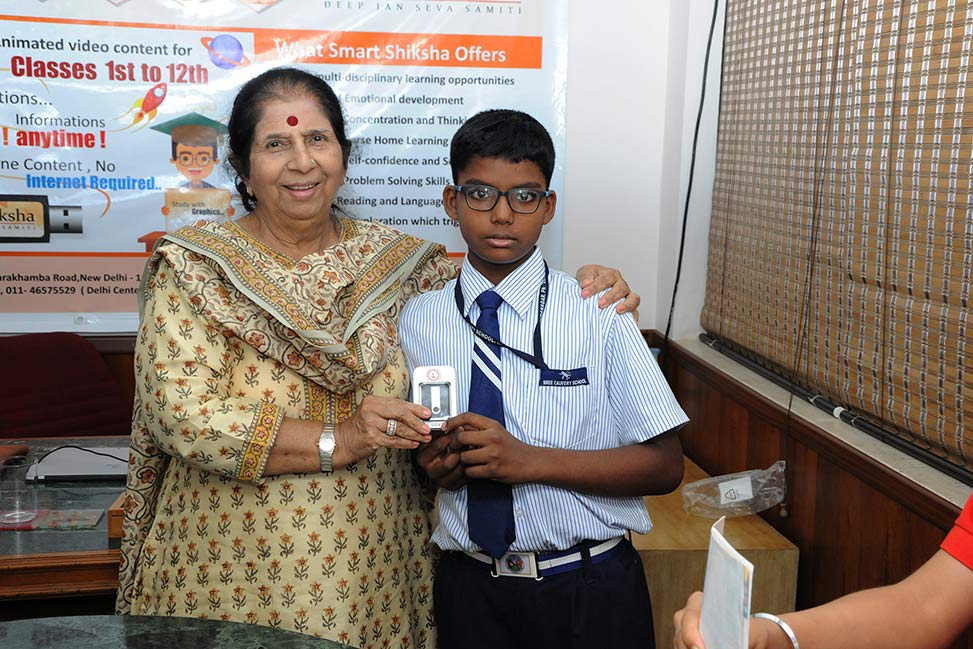 Smart Shiksha System Distribution Smt. Shashi Soni / Footprints, Bangalore,