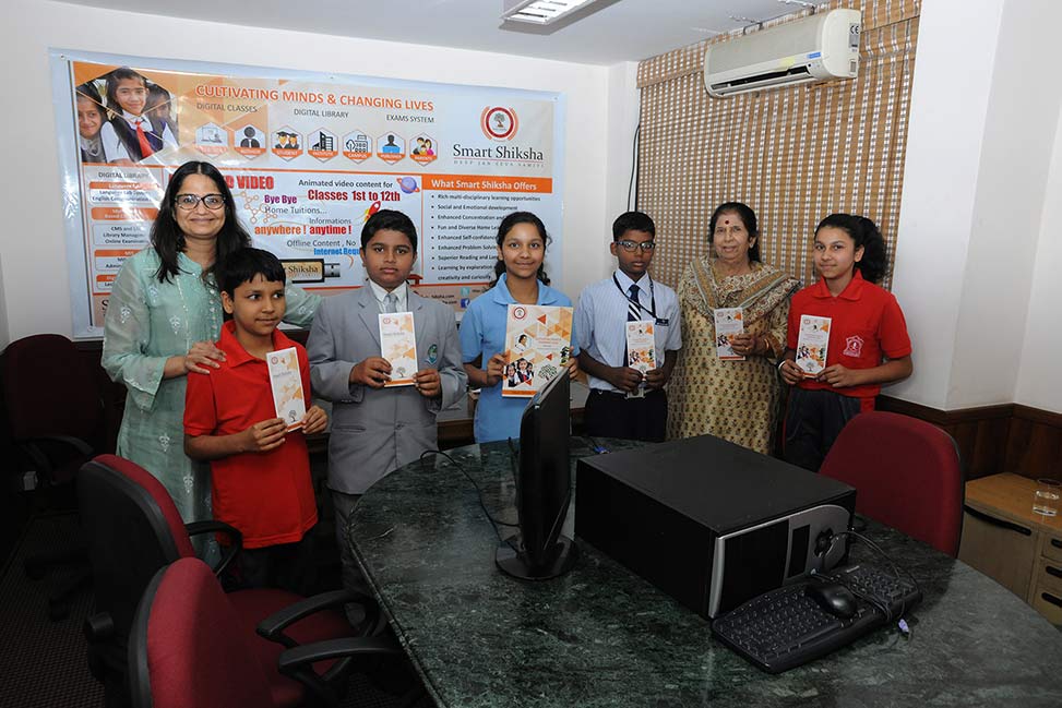 Smart Shiksha System Distribution Smt. Shashi Soni / Footprints, Bangalore,