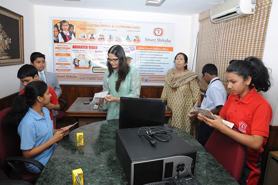 Smart Shiksha System Distribution Smt. Shashi Soni / Footprints, Bangalore,