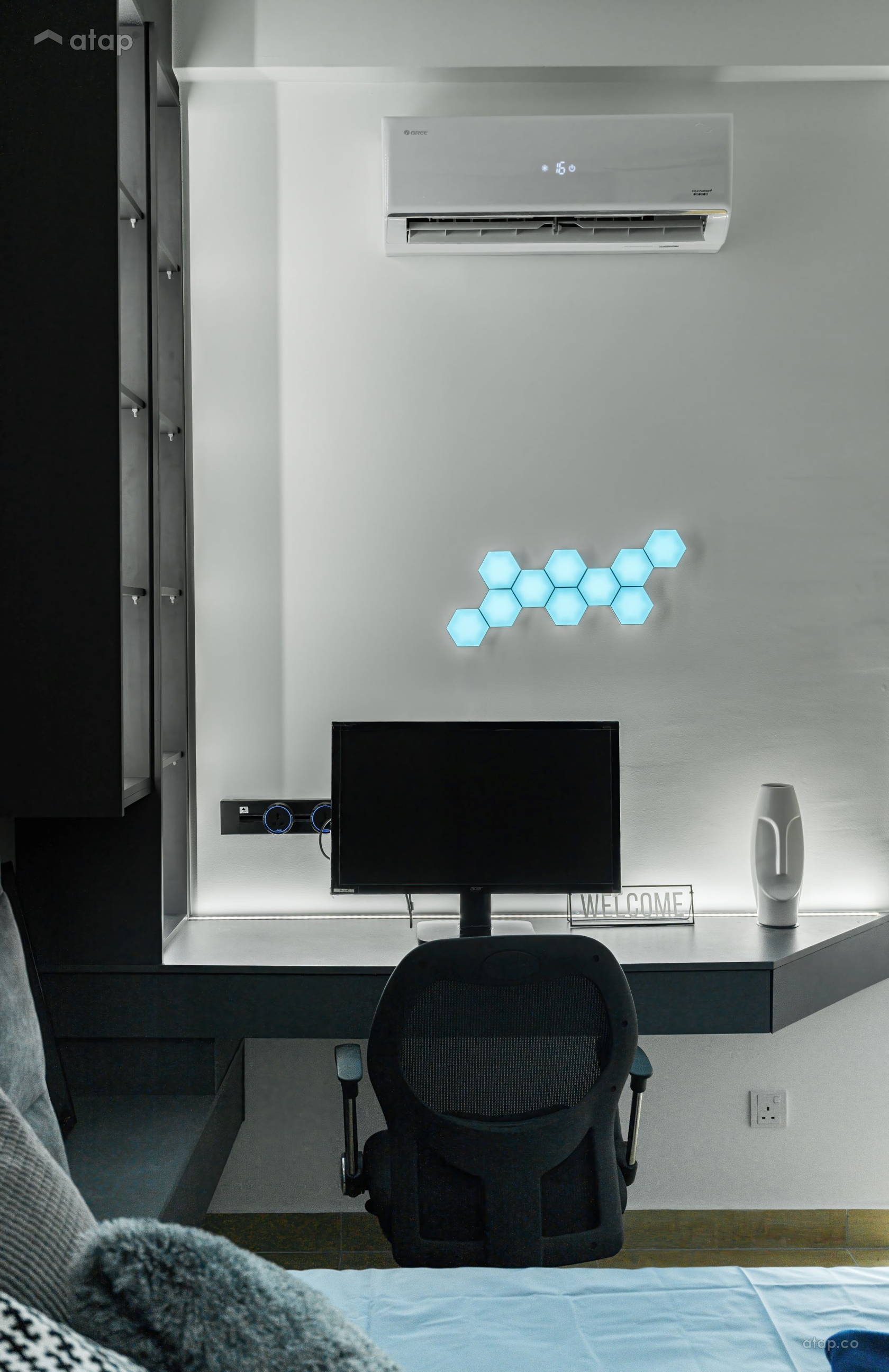 Contemporary Bedroom terrace design ideas & photos Malaysia | Atap.co