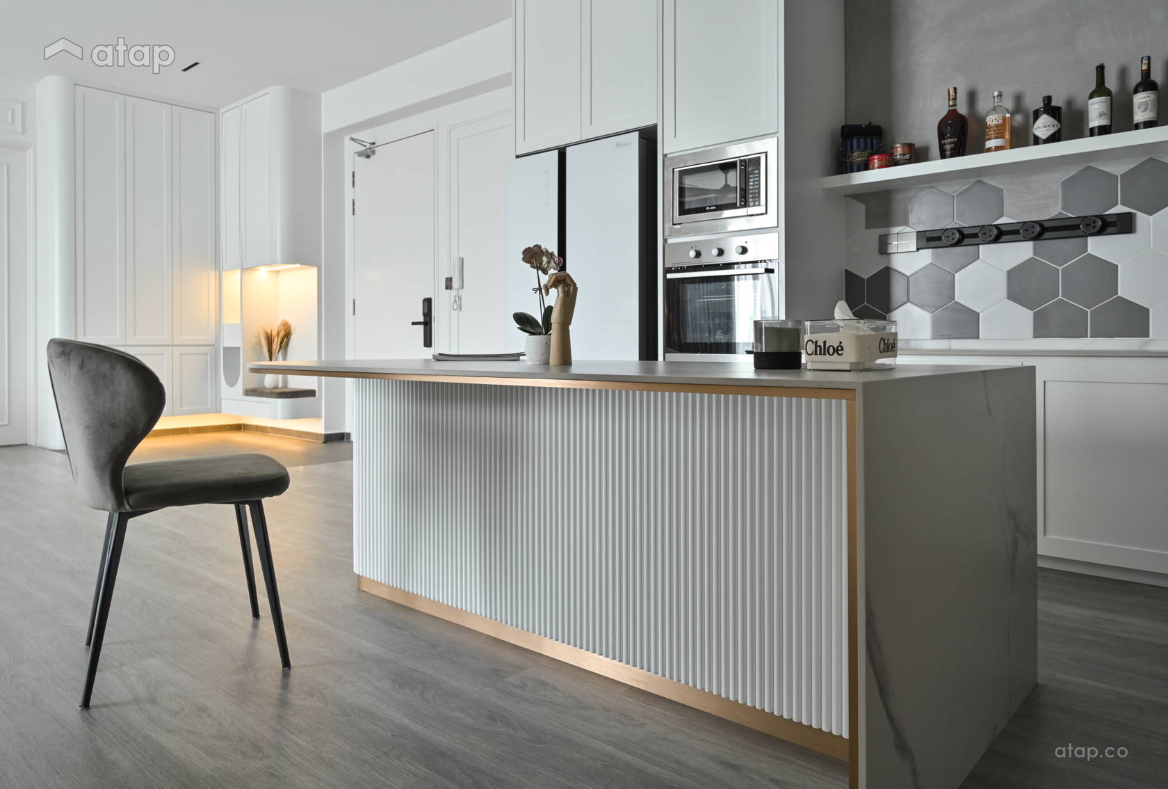 Minimalistic Scandinavian Foyer Kitchen condominium design ideas ...
