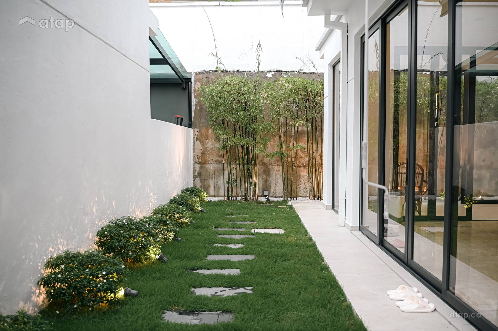 Modern Zen Exterior Garden bungalow design ideas & photos Malaysia ...