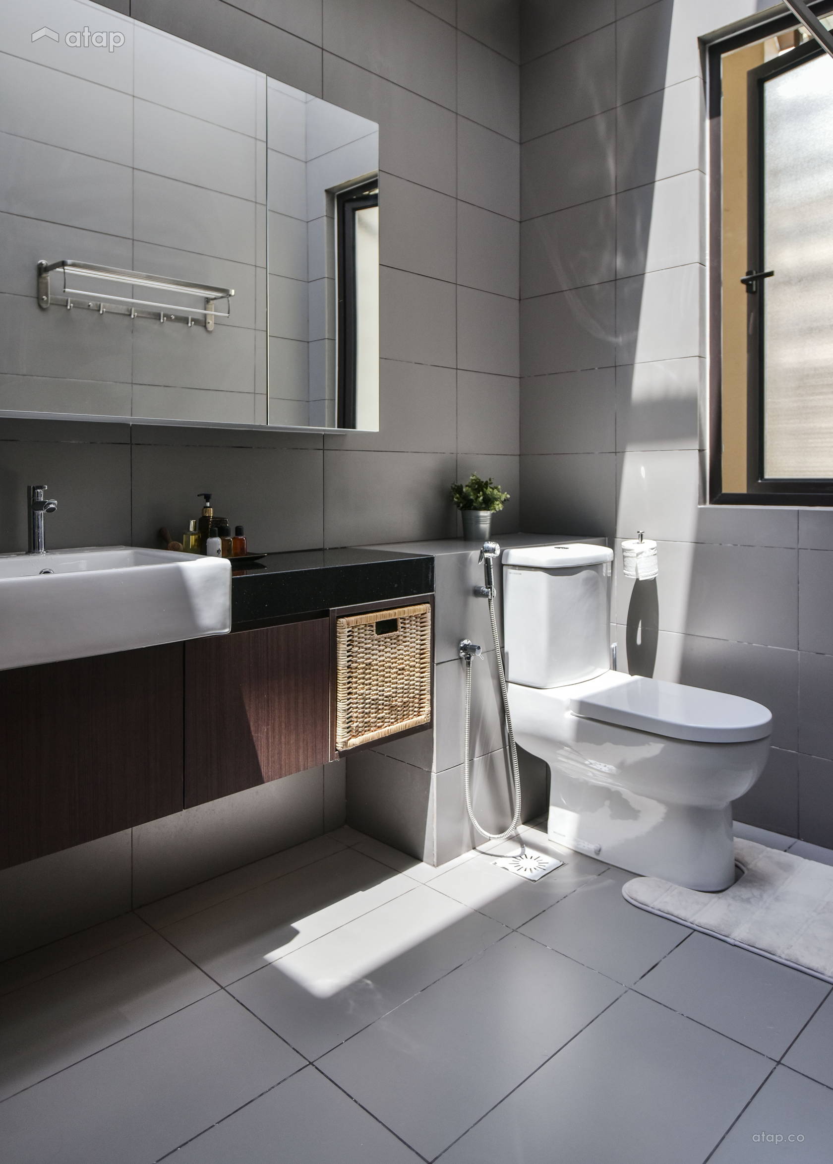 Modern Bathroom townhouse design ideas & photos Malaysia | Atap.co