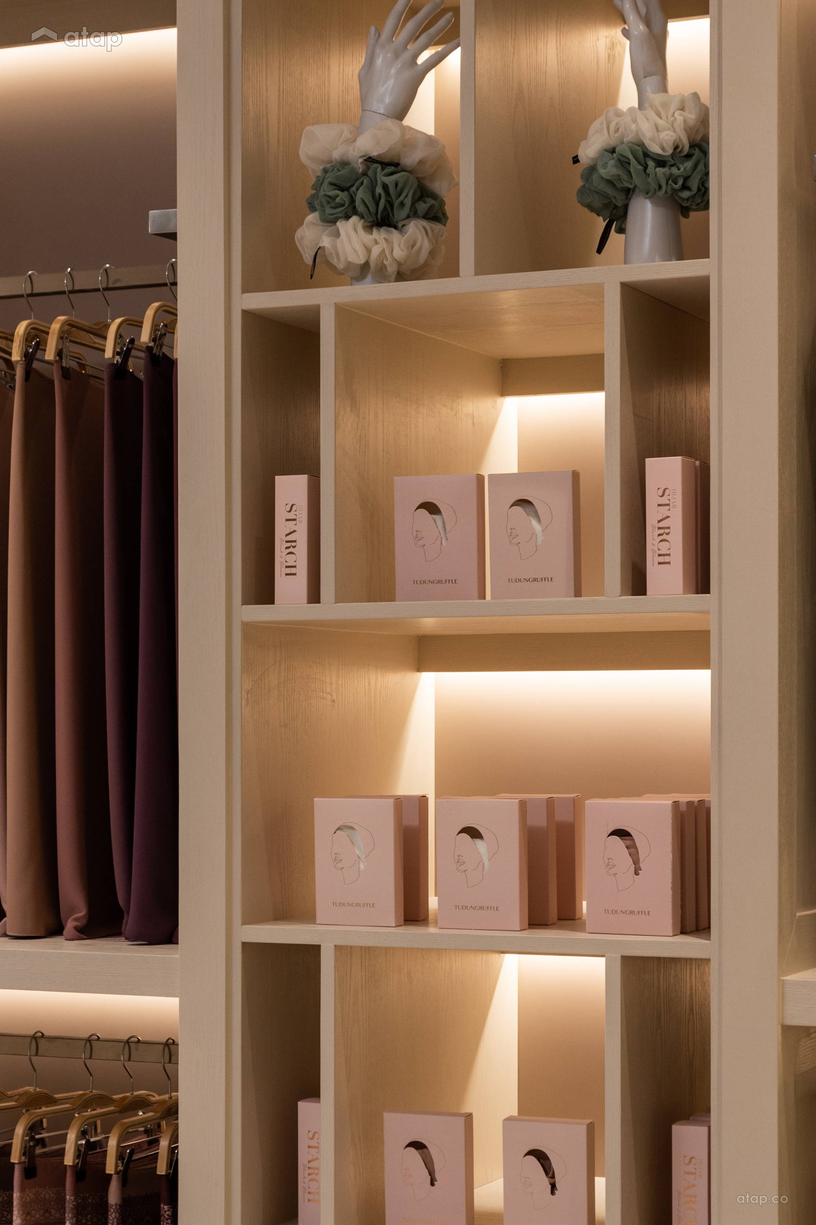 Minimalistic Rustic Retail shopping mall design ideas & photos Malaysia ...