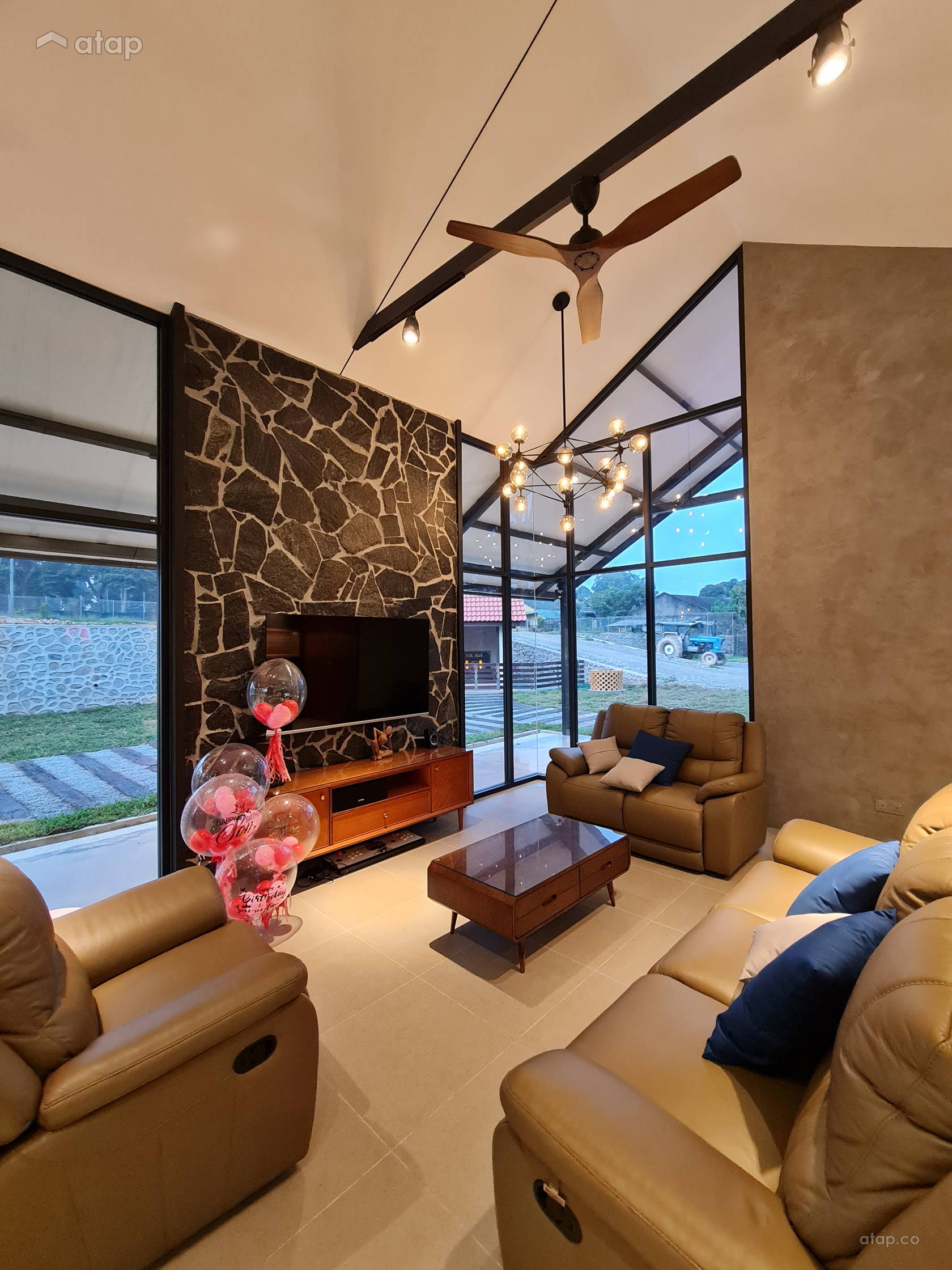 Asian Rustic Living Room bungalow design ideas & photos Malaysia | Atap.co