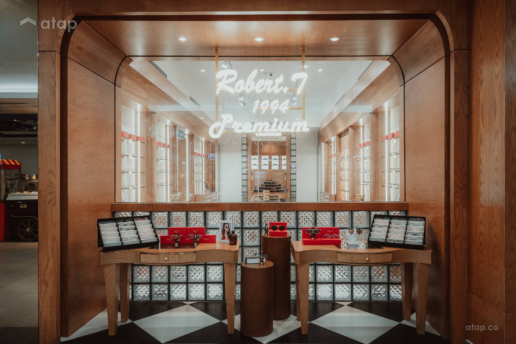 Classic Vintage Retail shopping mall design ideas & photos Malaysia ...