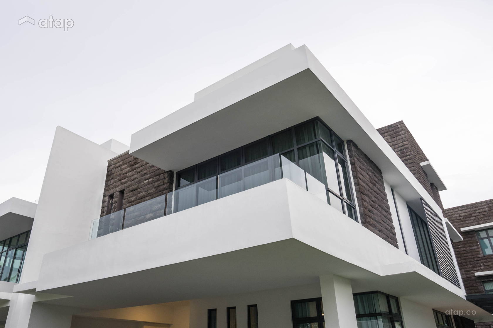 Minimalistic Zen Exterior semi-detached design ideas & photos Malaysia ...