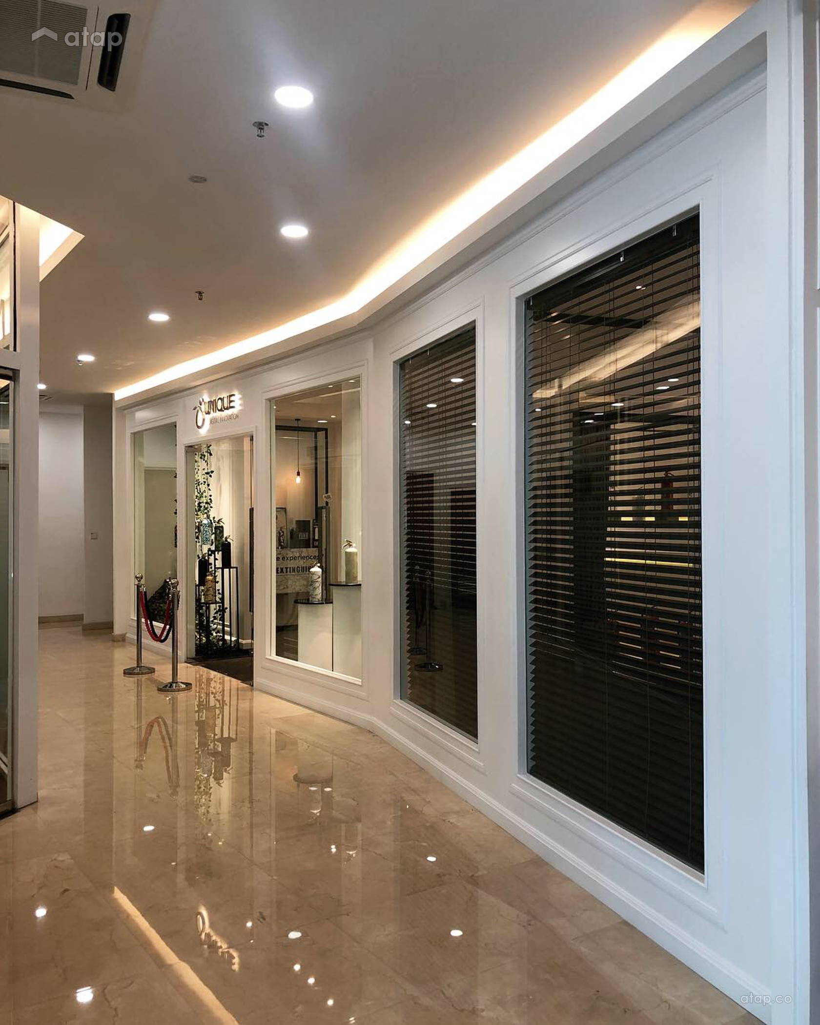 Classic Modern Office Retail shopping mall design ideas & photos ...