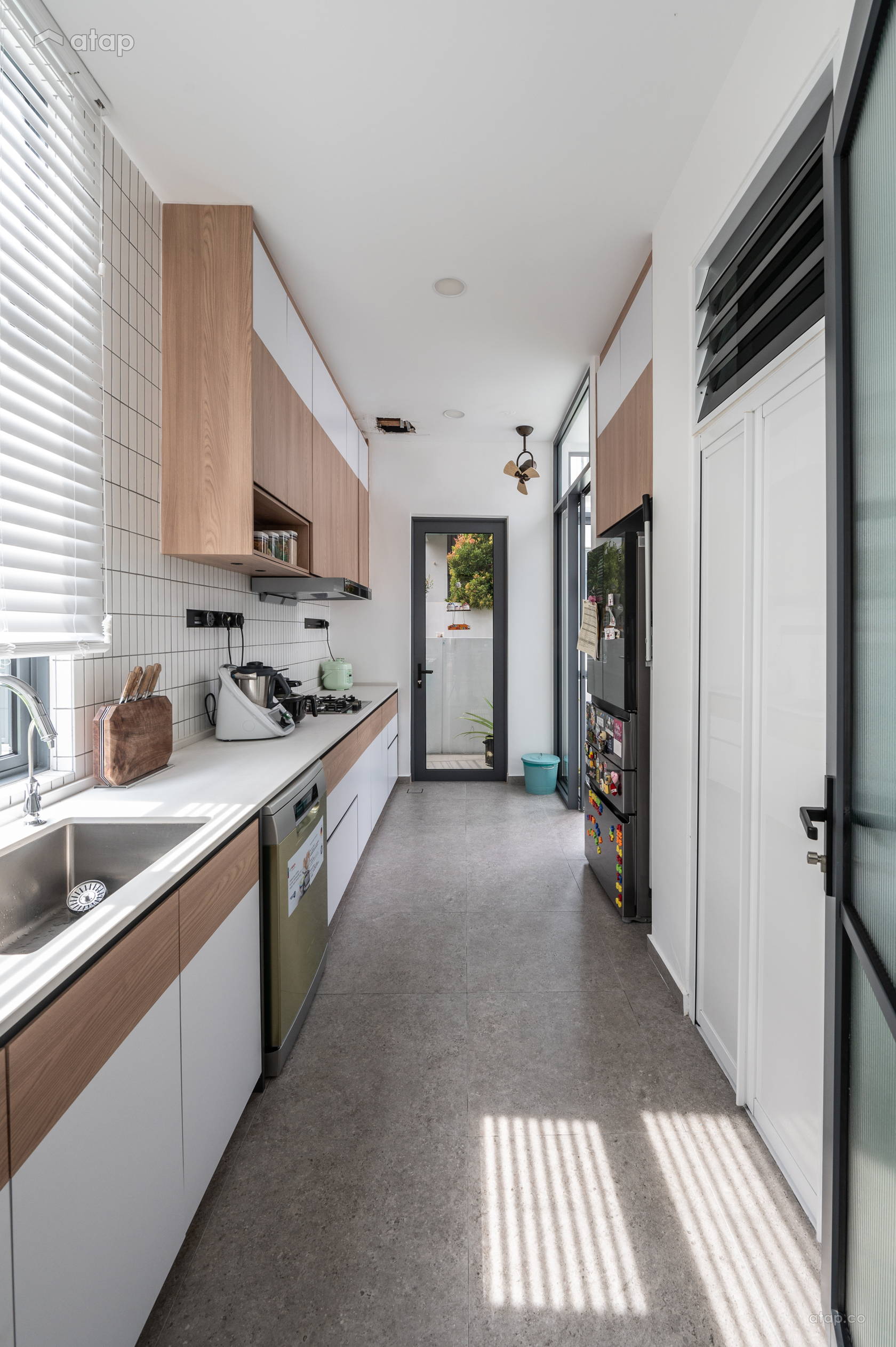 Modern Kitchen semi-detached design ideas & photos Malaysia | Atap.co