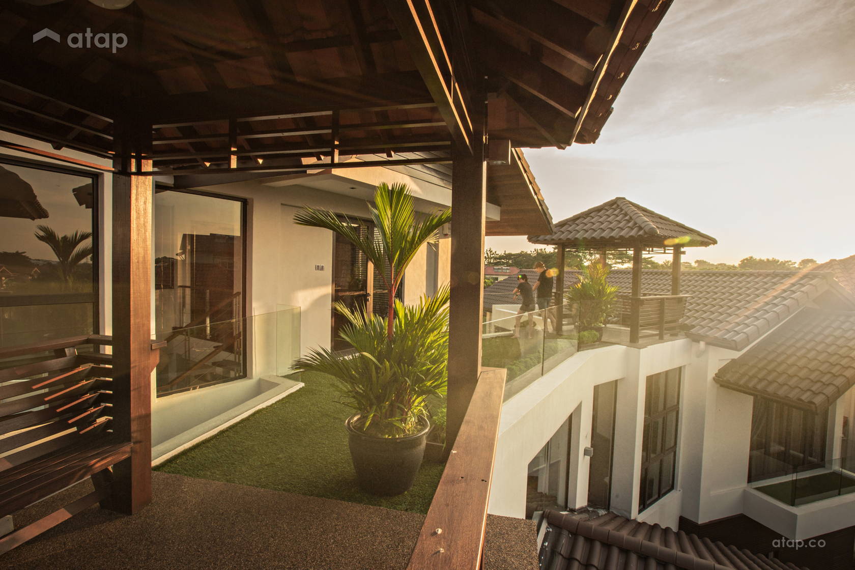 Asian Balcony bungalow design ideas & photos Malaysia | Atap.co