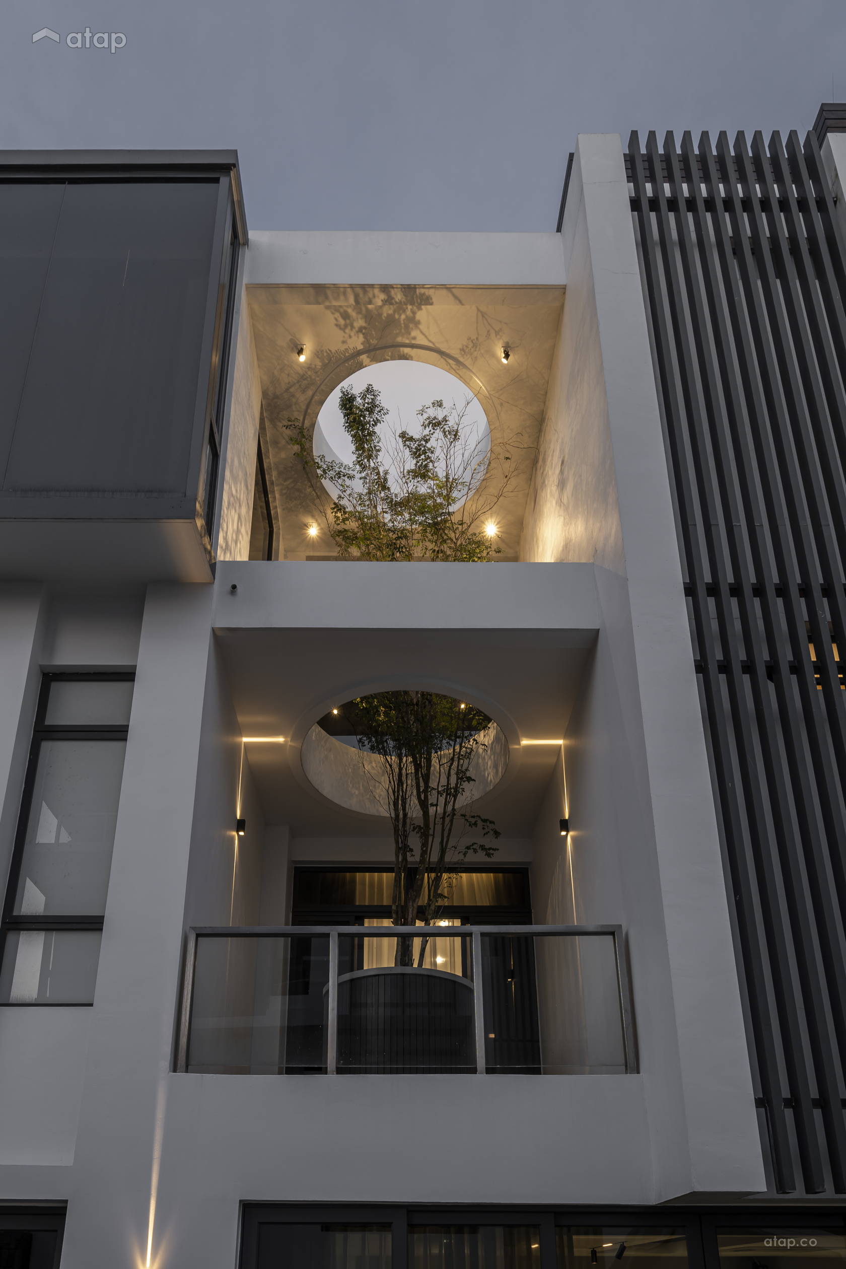 Minimalistic Zen Exterior Garden semi-detached design ideas & photos ...