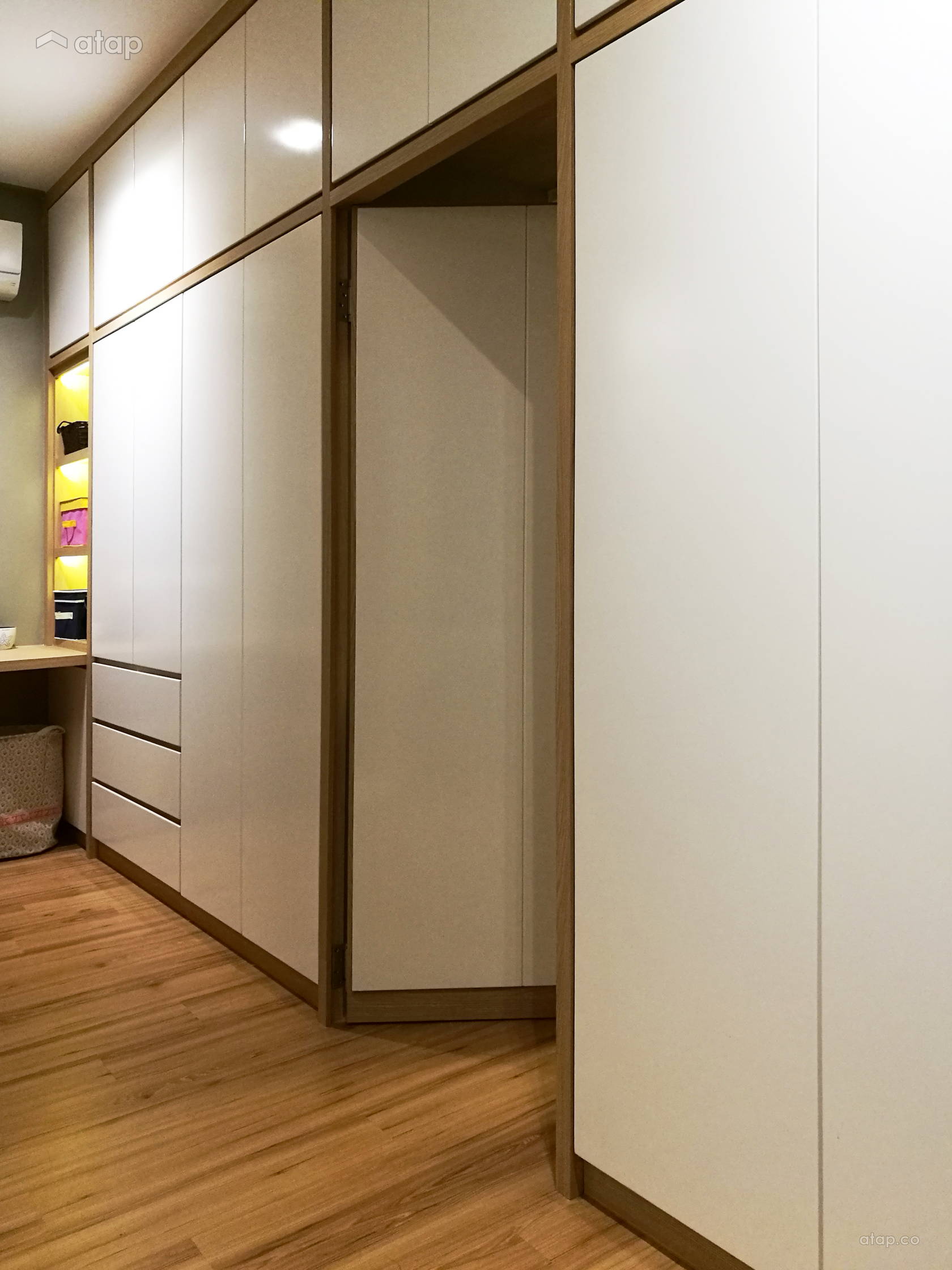 Contemporary Modern Bedroom semi-detached design ideas & photos ...