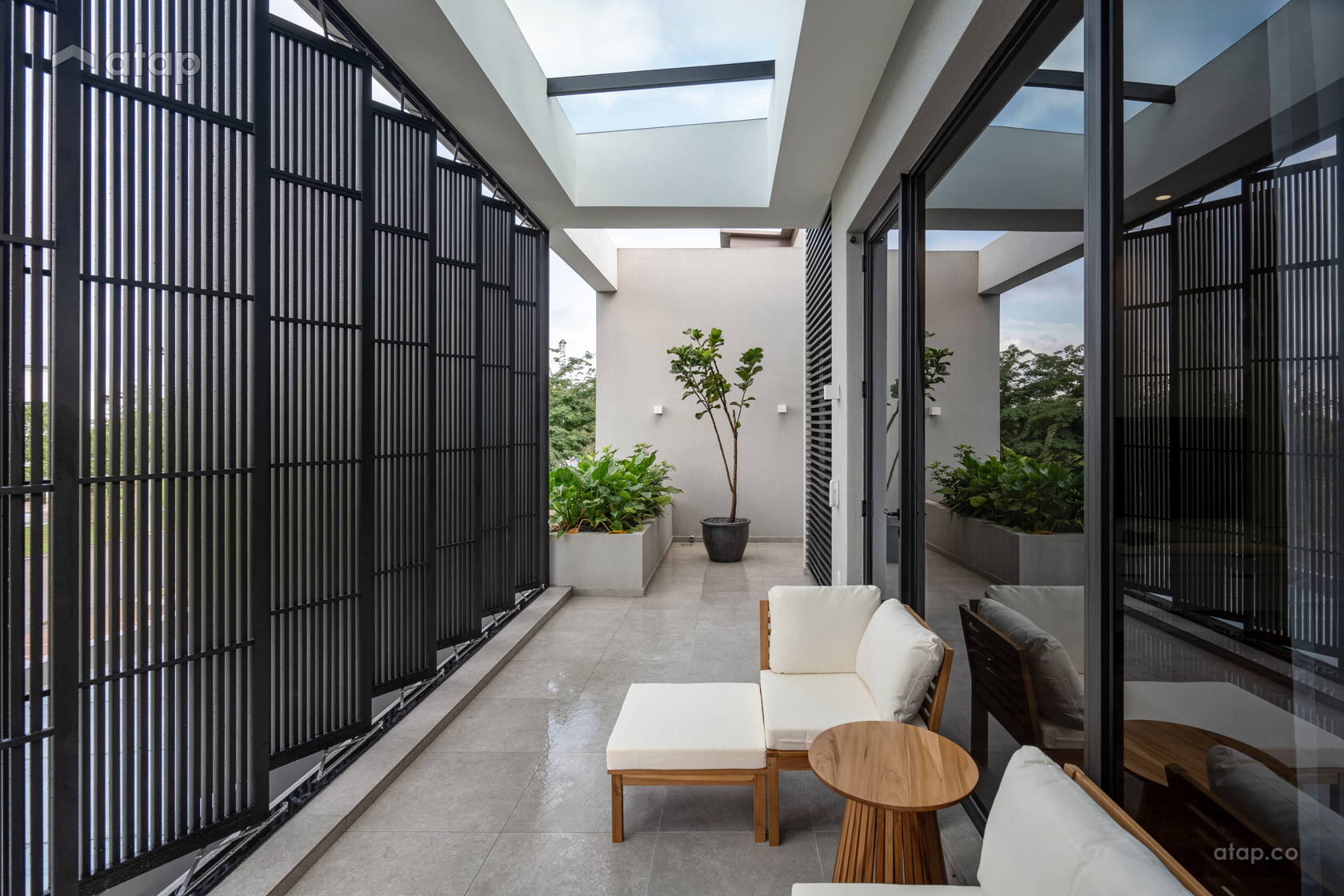 Minimalistic Modern Balcony semi-detached design ideas & photos ...