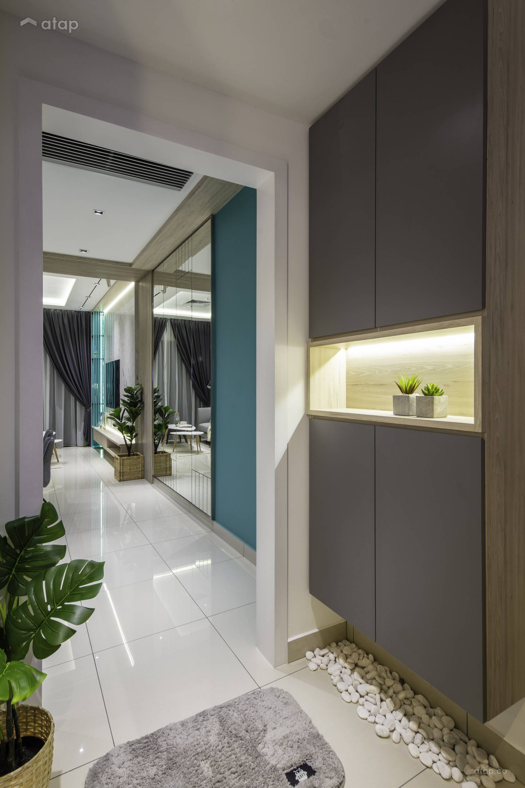 Modern Scandinavian Foyer condominium design ideas & photos Malaysia ...