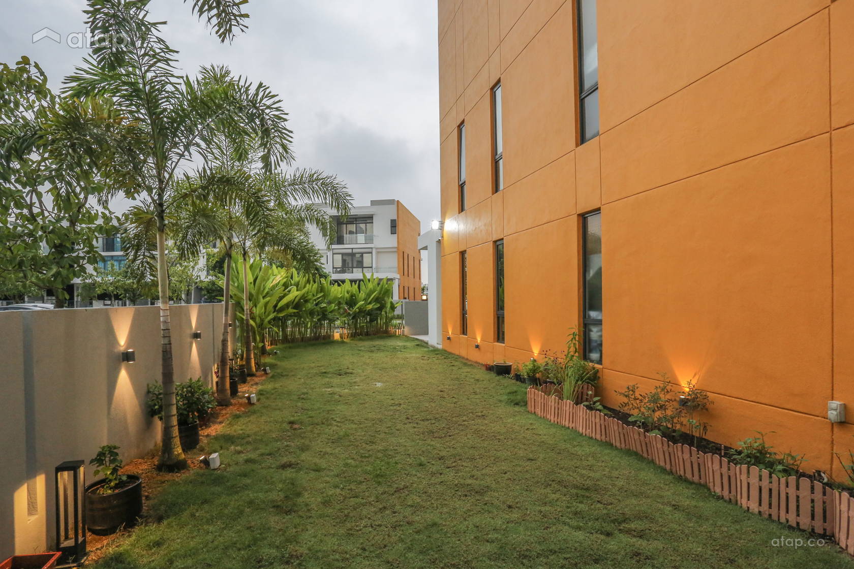 Contemporary Modern Exterior Garden semi-detached design ideas & photos ...