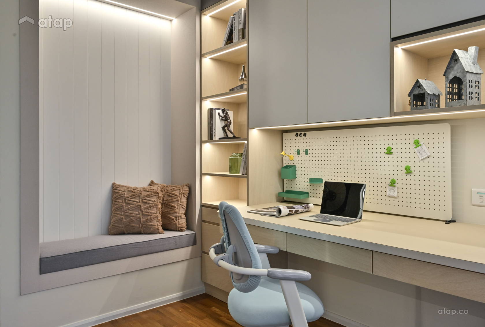 Classic Scandinavian Study Room condominium design ideas & photos ...