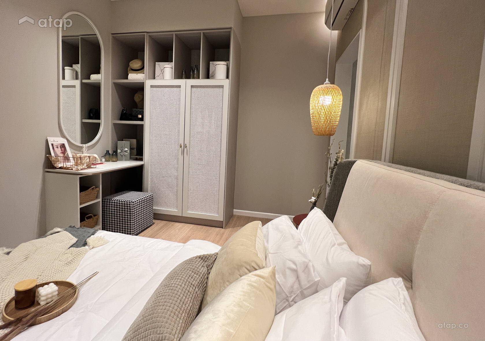 Minimalistic Vintage Bedroom condominium design ideas & photos Malaysia ...