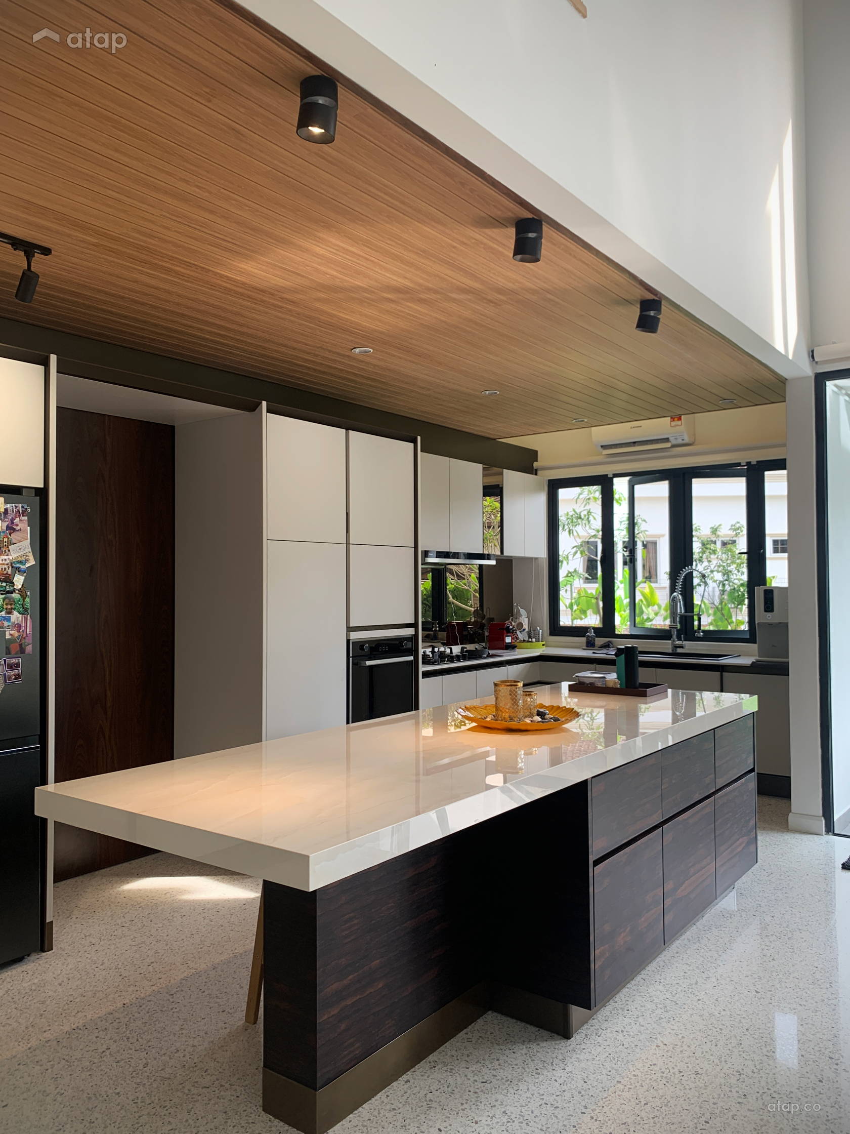 Modern Kitchen bungalow design ideas & photos Malaysia | Atap.co