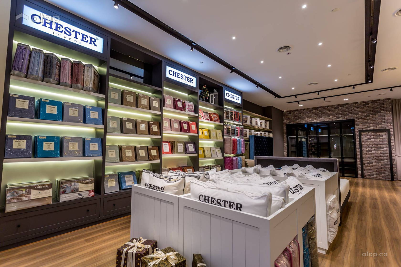 Classic Contemporary Retail shopping mall design ideas & photos ...