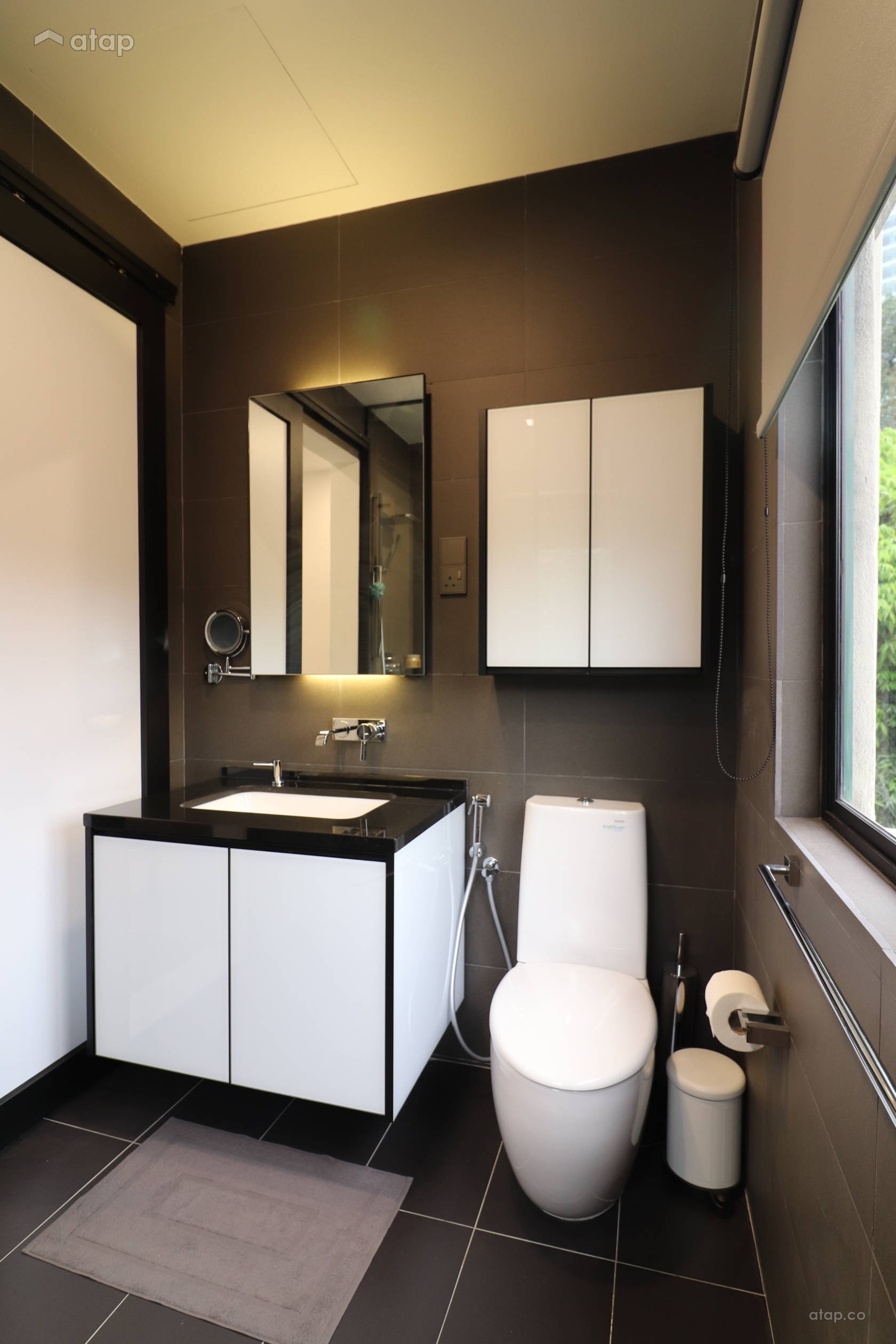 Contemporary Minimalistic Bathroom townhouse design ideas & photos ...