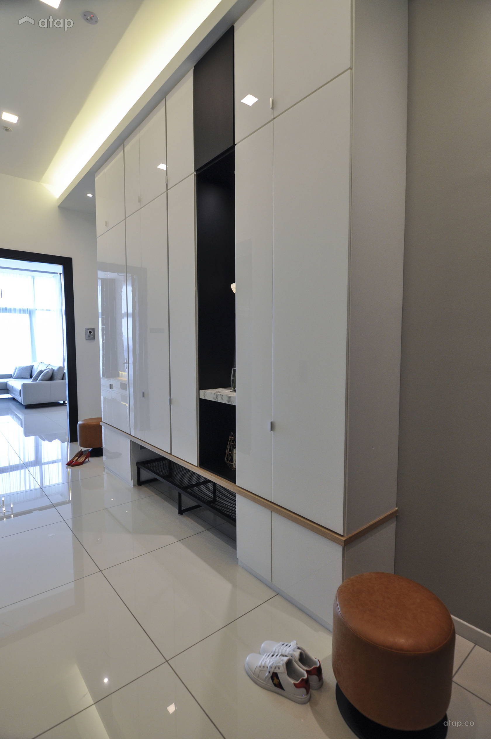 Contemporary Modern Foyer condominium design ideas & photos Malaysia ...