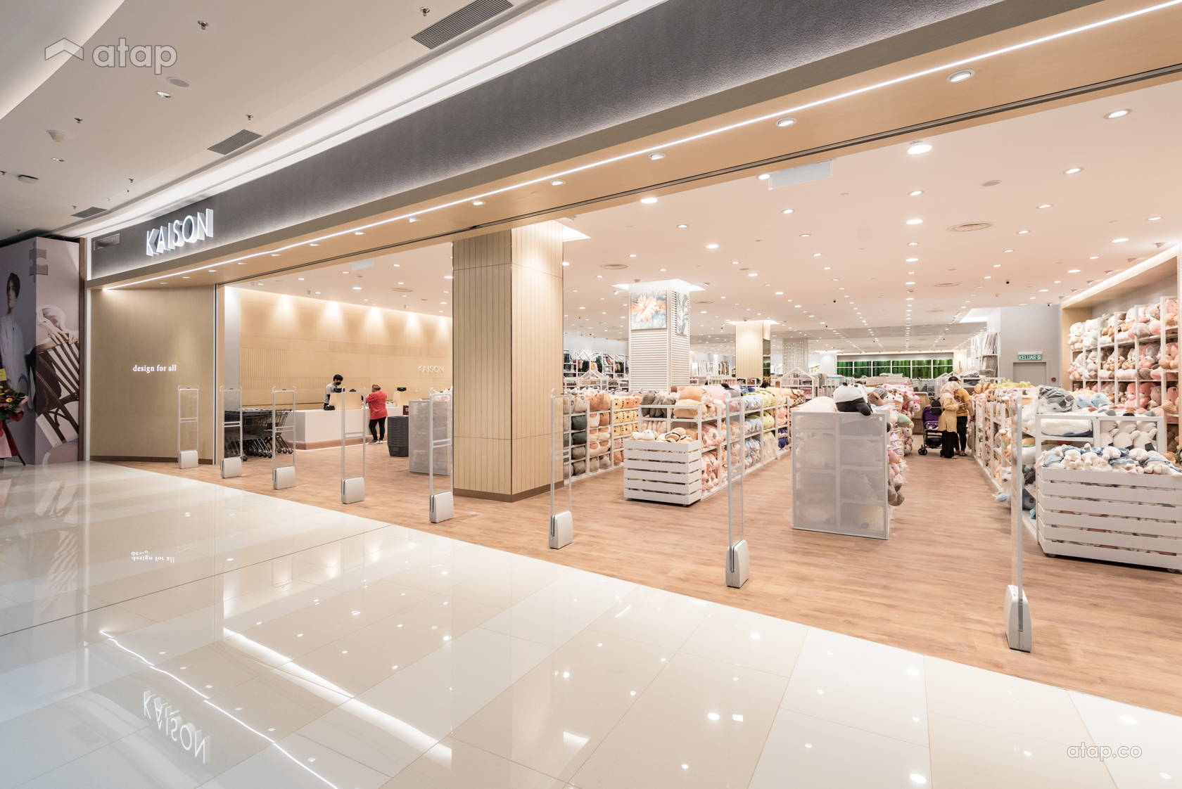 Minimalistic Scandinavian Retail shopping mall design ideas & photos ...