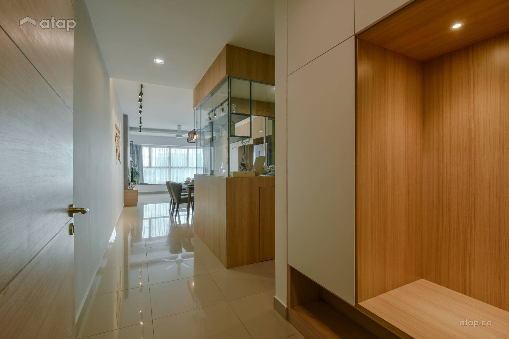 Minimalistic Scandinavian Foyer condominium design ideas & photos ...
