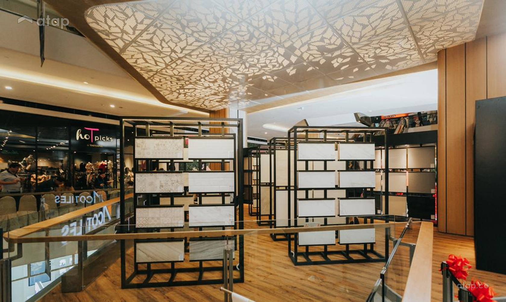 Classic Contemporary Retail shopping mall design ideas & photos ...