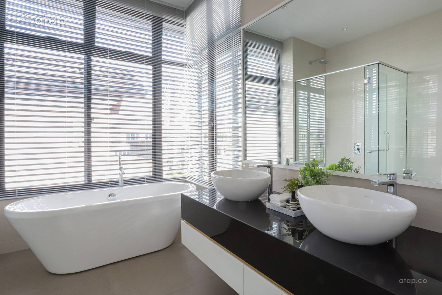 Classic Modern Bathroom bungalow design ideas & photos Malaysia | Atap.co