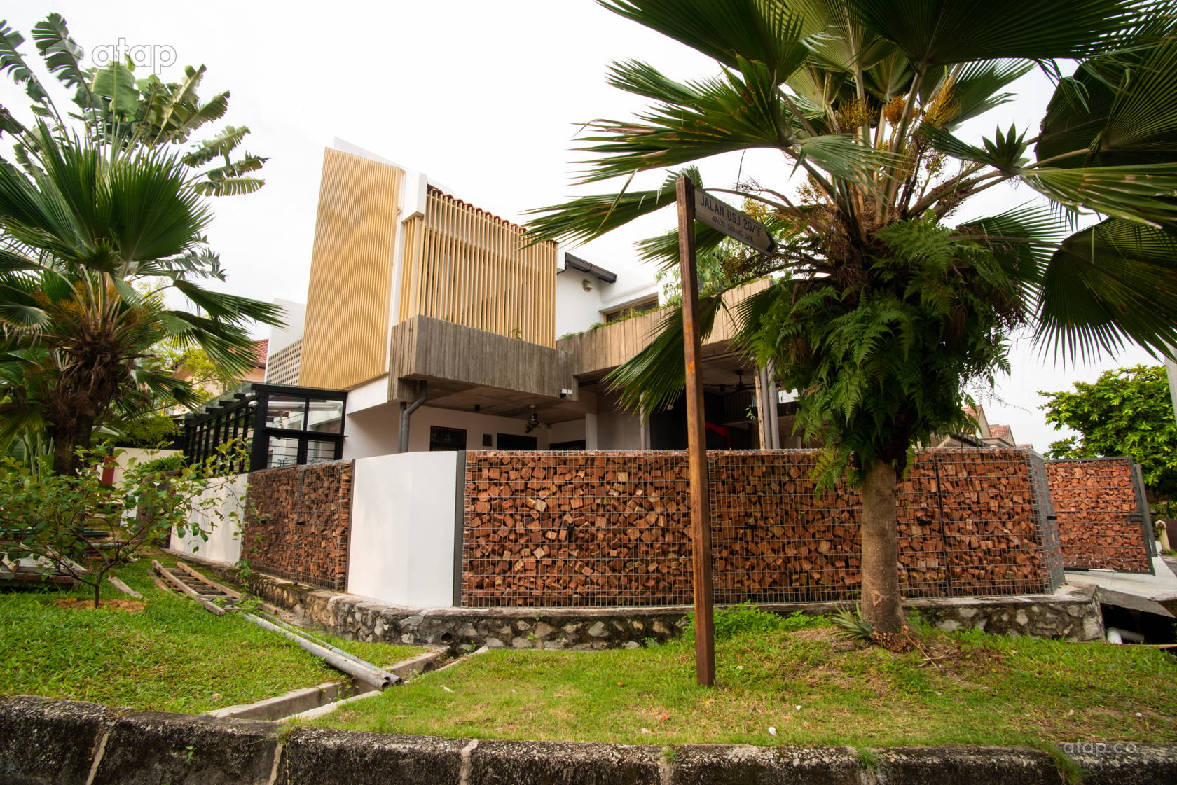 Asian Rustic Exterior terrace design ideas & photos Malaysia | Atap.co