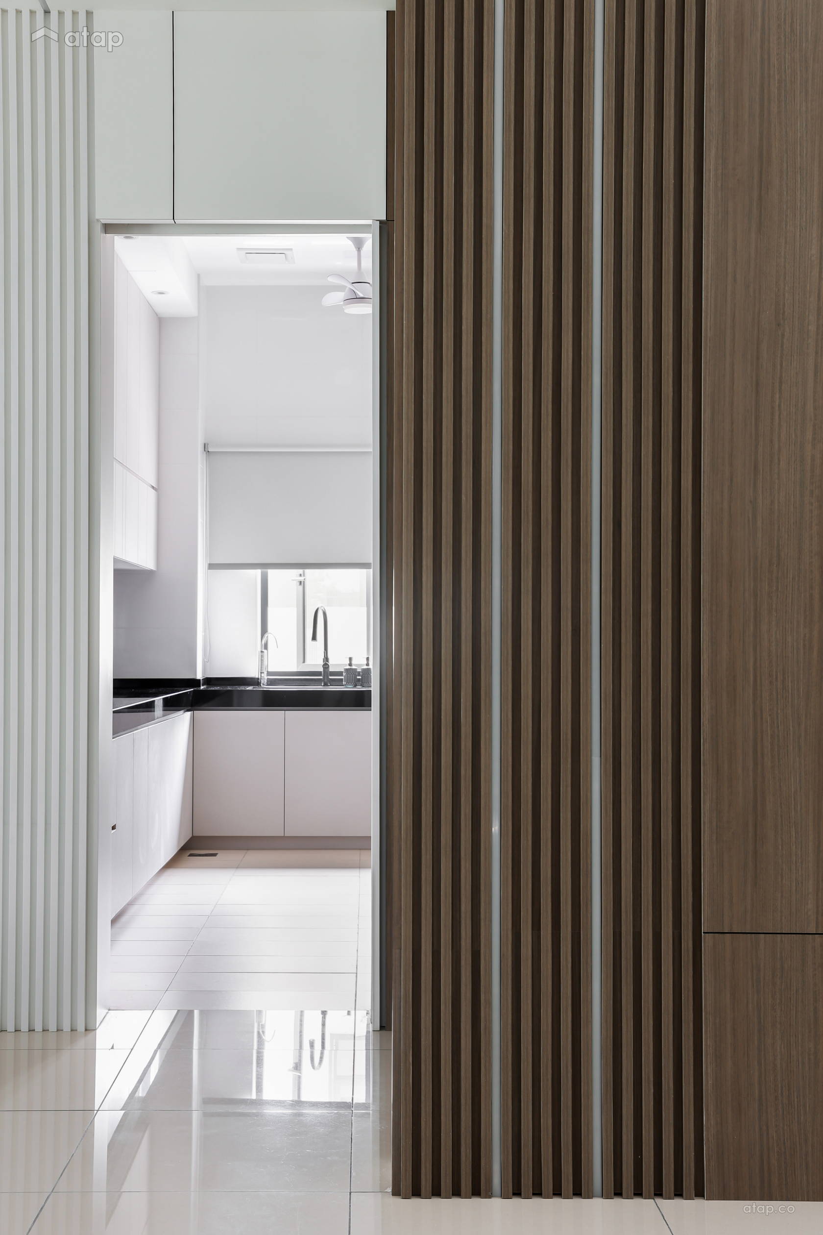 Contemporary Minimalistic Kitchen semi-detached design ideas & photos ...