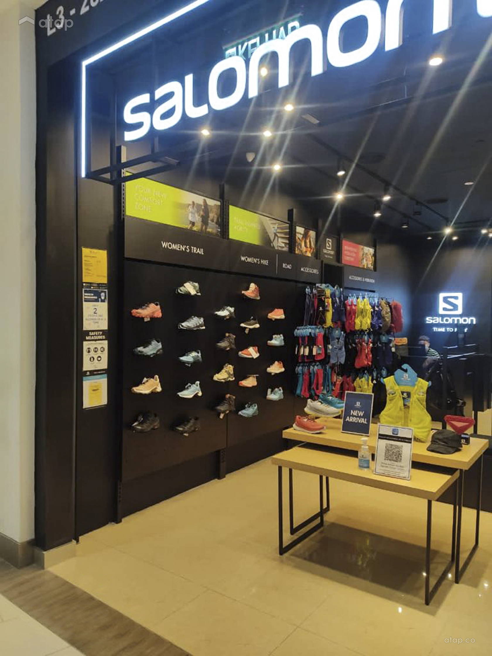 Contemporary Retail shopping mall design ideas & photos Malaysia | Atap.co