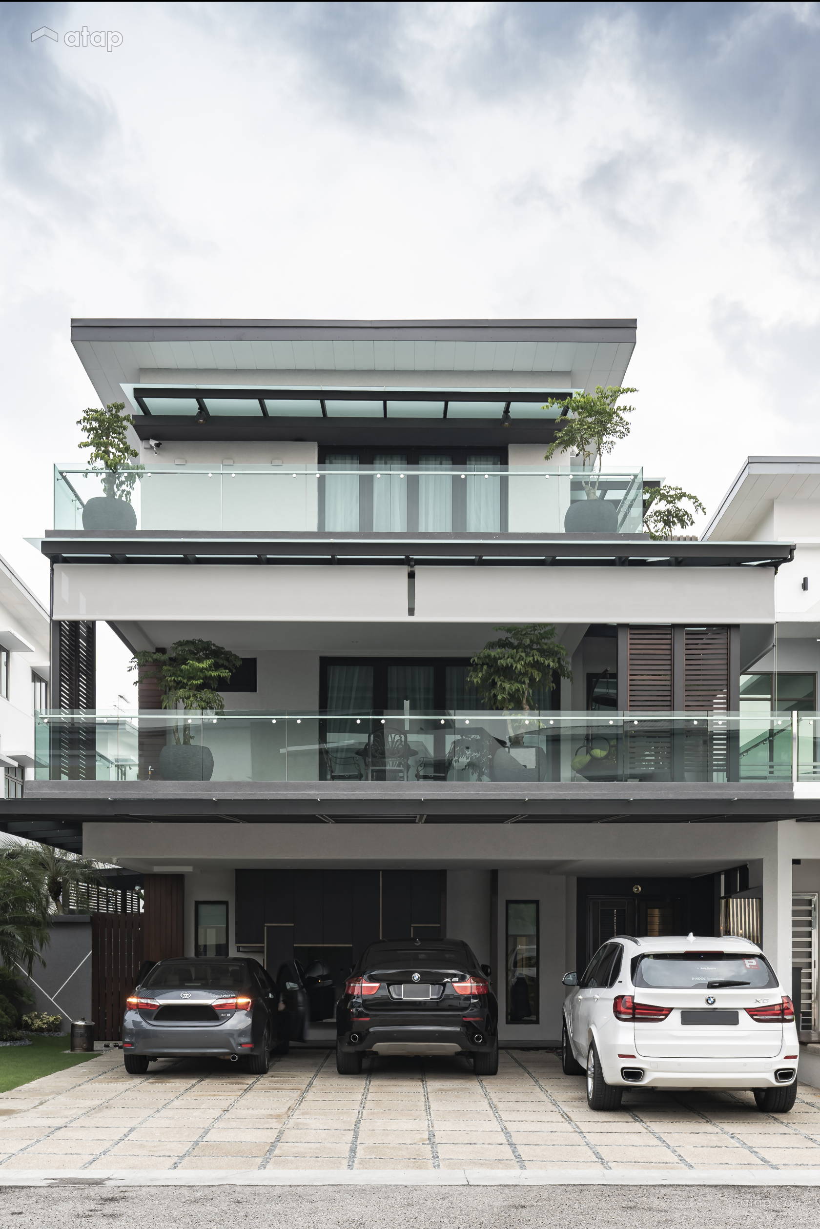 Modern Exterior semi-detached design ideas & photos Malaysia | Atap.co