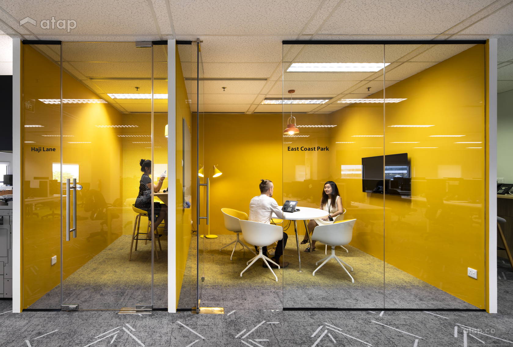 Minimalistic Modern Office Study Room skyscraper design ideas & photos ...