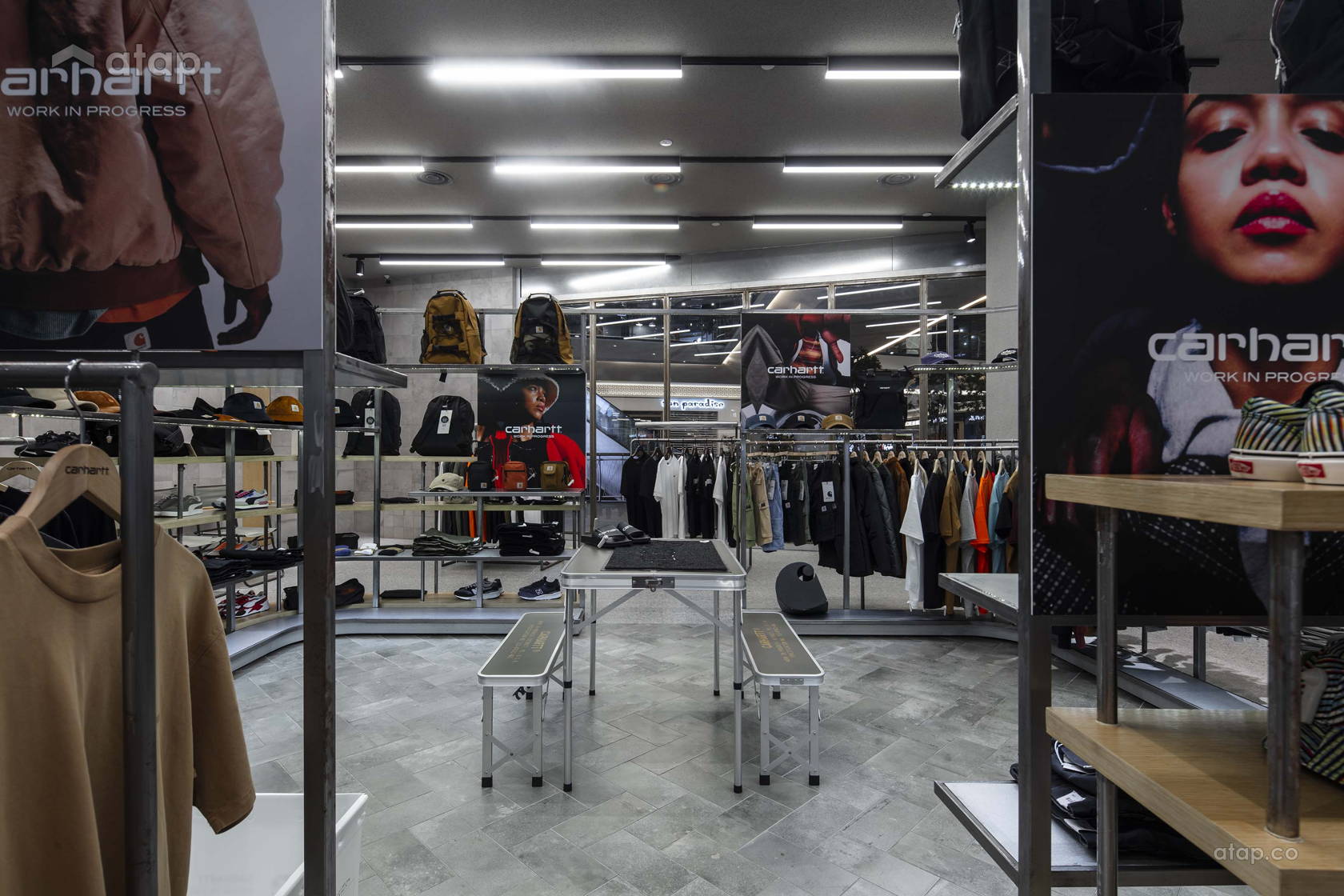 Contemporary Minimalistic Retail shopping mall design ideas & photos ...