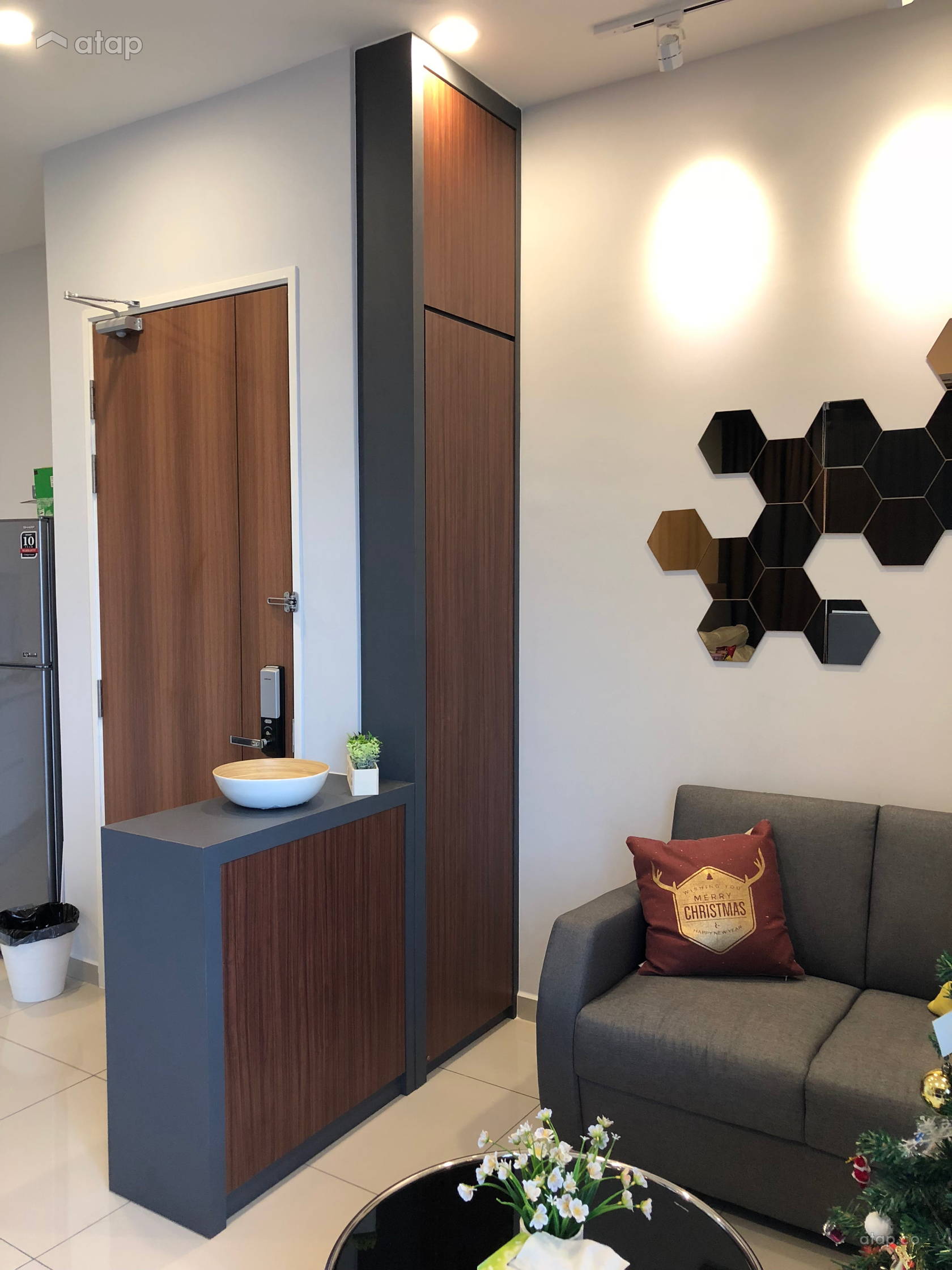 Asian Modern Foyer condominium design ideas & photos Malaysia | Atap.co