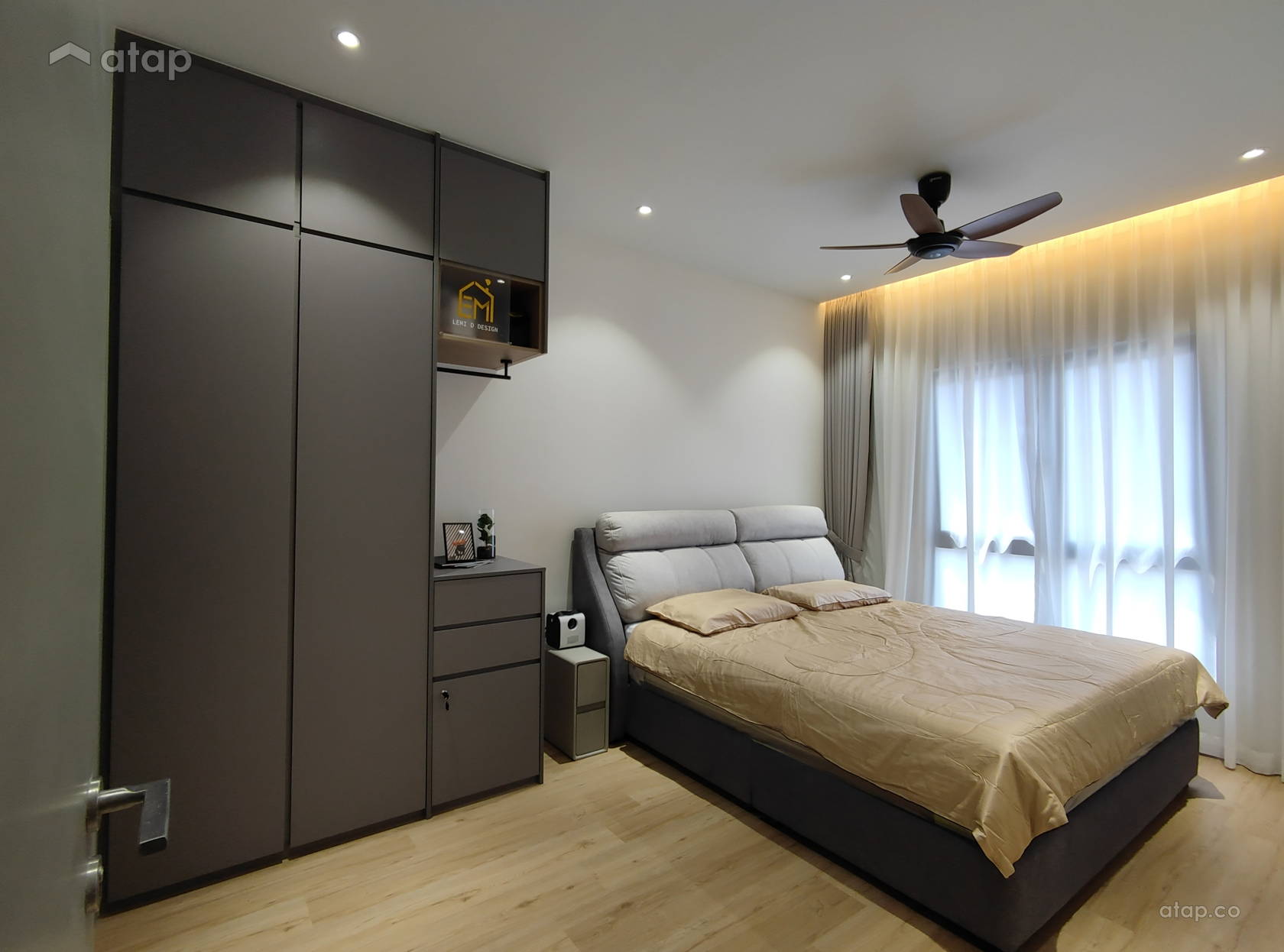 Minimalistic Modern Bedroom condominium design ideas & photos Malaysia ...