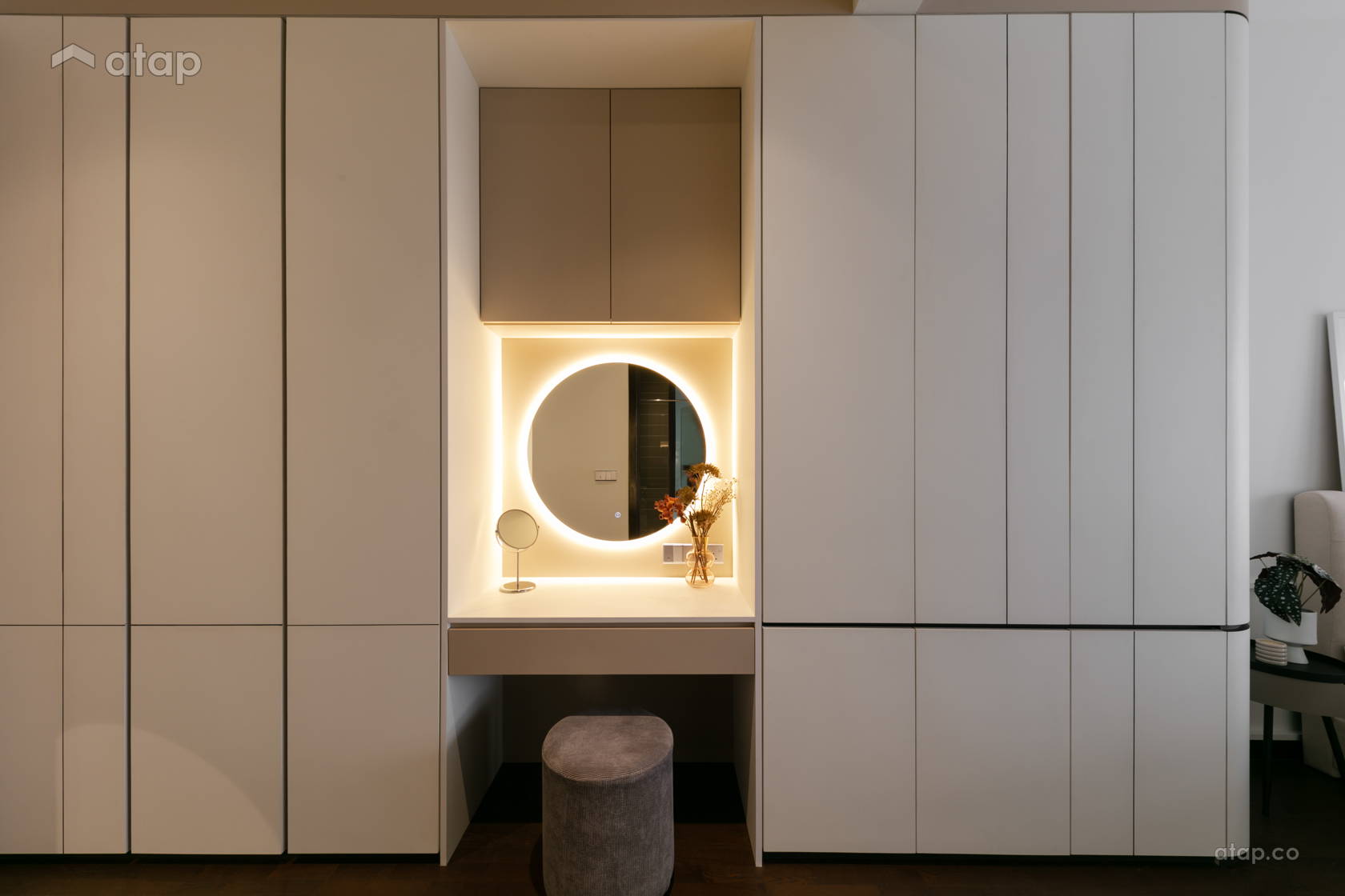 Contemporary Modern Bedroom condominium design ideas & photos Malaysia ...