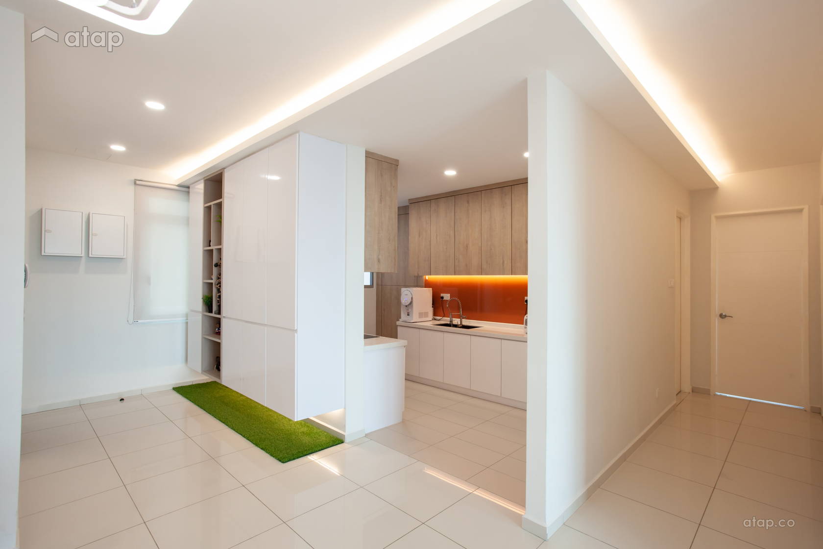 Minimalistic Modern Foyer condominium design ideas & photos Malaysia ...