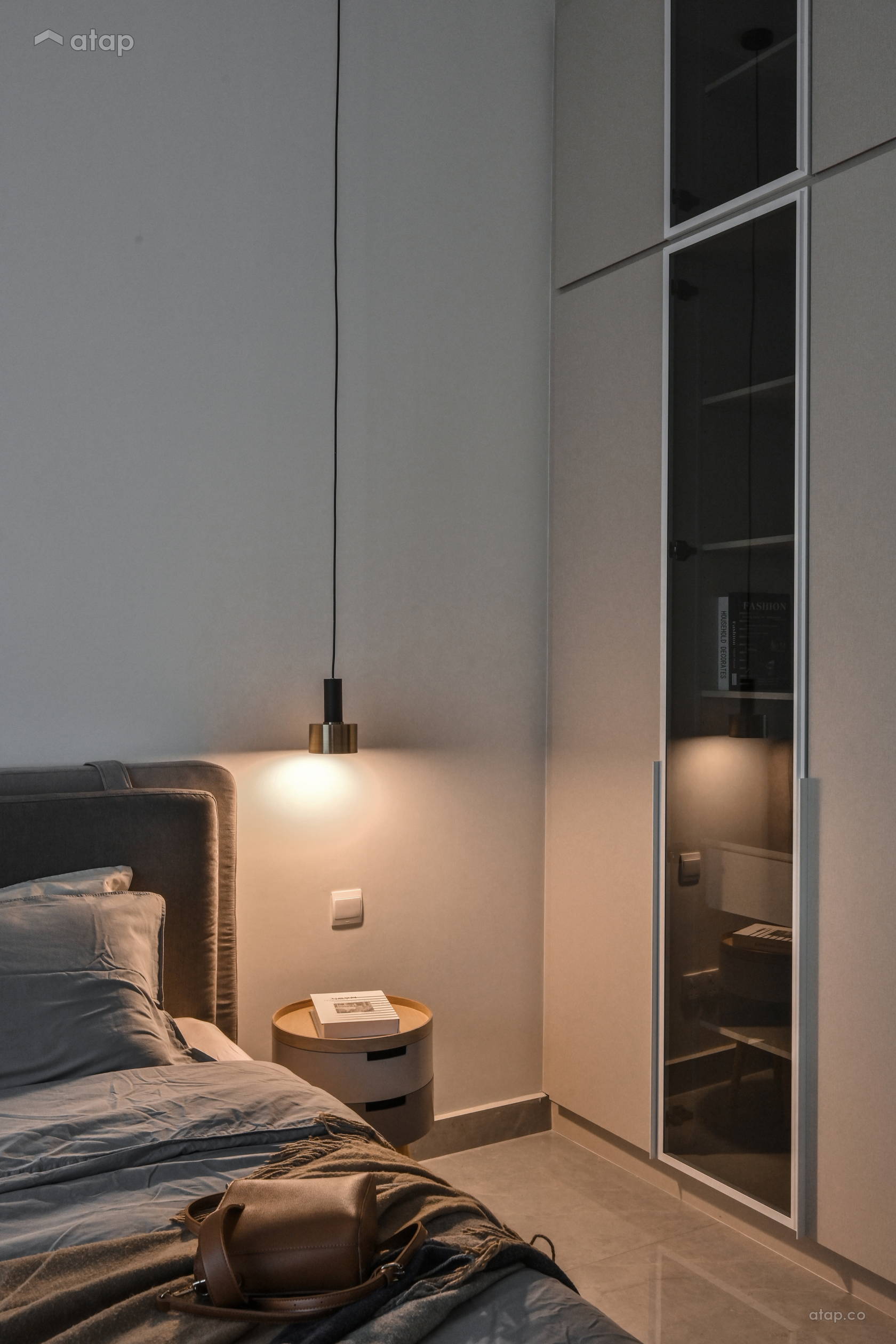 Contemporary Modern Bedroom semi-detached design ideas & photos ...