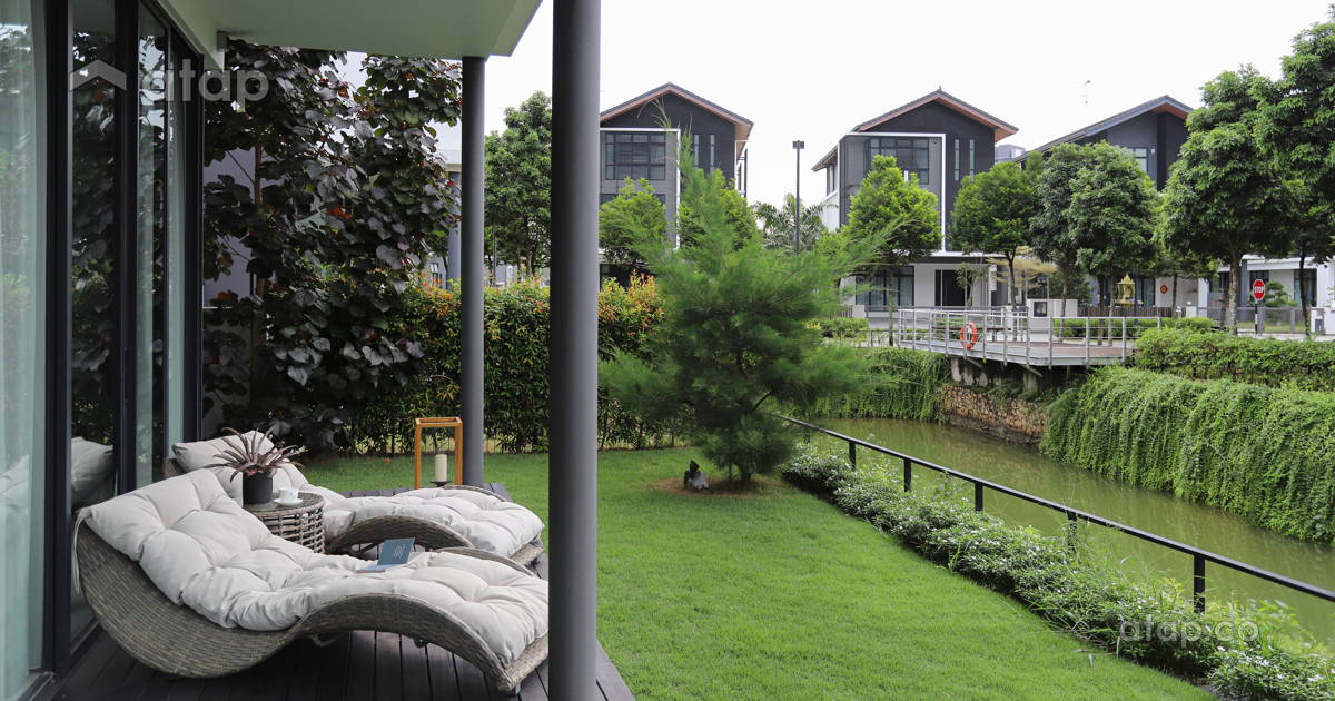 Minimalistic Modern Balcony Exterior bungalow design ideas & photos ...