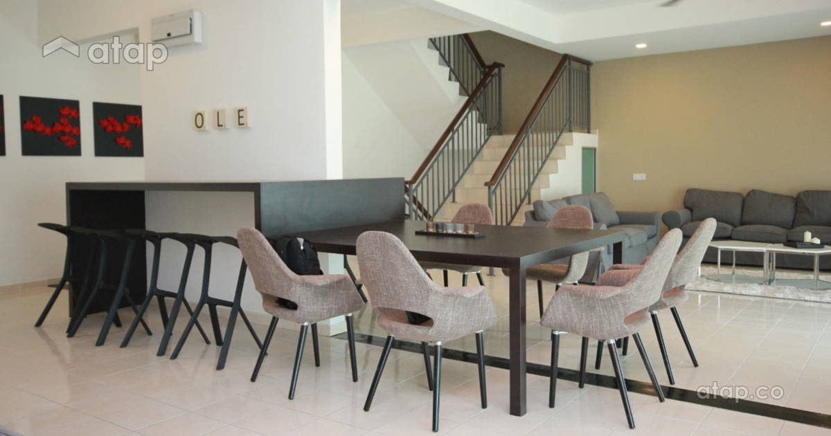Modern Family Room bungalow design ideas & photos Malaysia | Atap.co