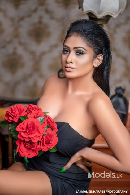 Piumi Hansamali Family