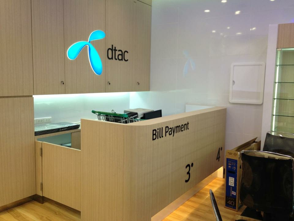 งานตกแต่ง DTAC สาขา พาราไดซ์ศรีนครินทร์ โดย สมปอง เอ็นจิเนียริ่ง แอนด์ ...